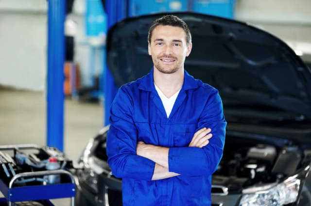 How to Become a Mechanic through Training and Experience