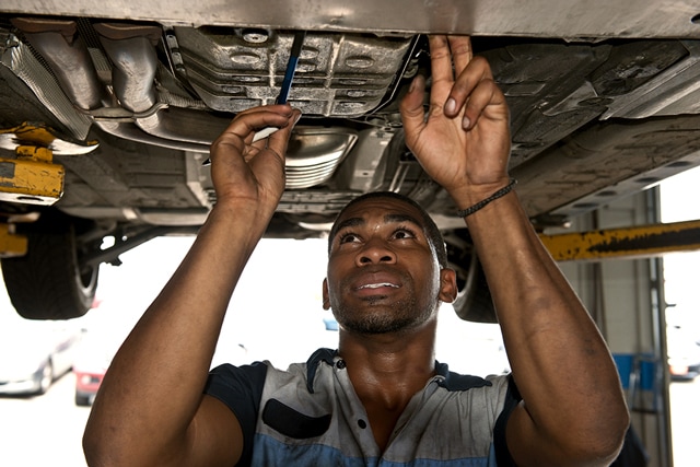How to Become a Mechanic in Canada: What You Need to Know