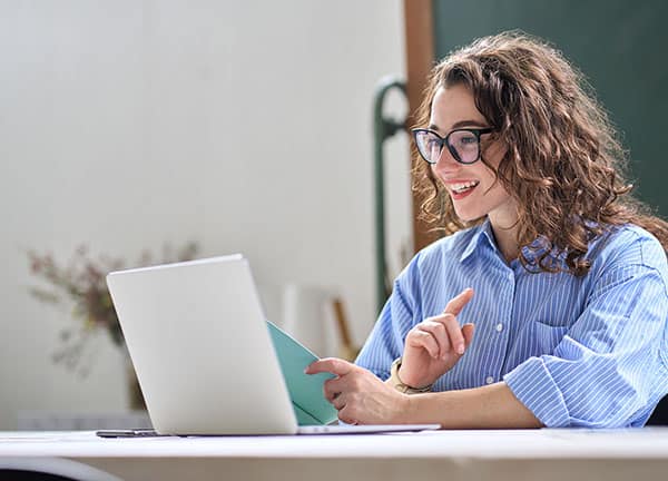 Hybrid Learning for Higher Education: Pros & Cons