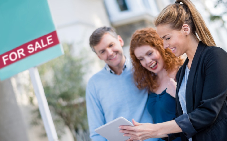 Real Estate School Options | Online and On-Campus Programs